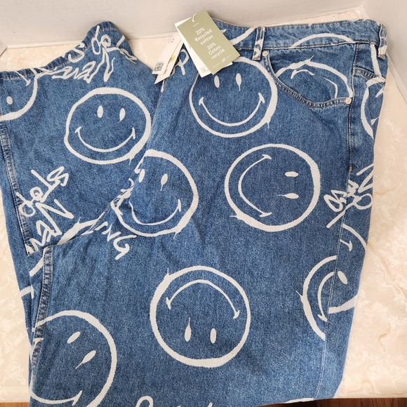 H&M | Jeans | Nwt Smiley X Hm Loose High Rise Jeans Mom Denim Relaxed ...